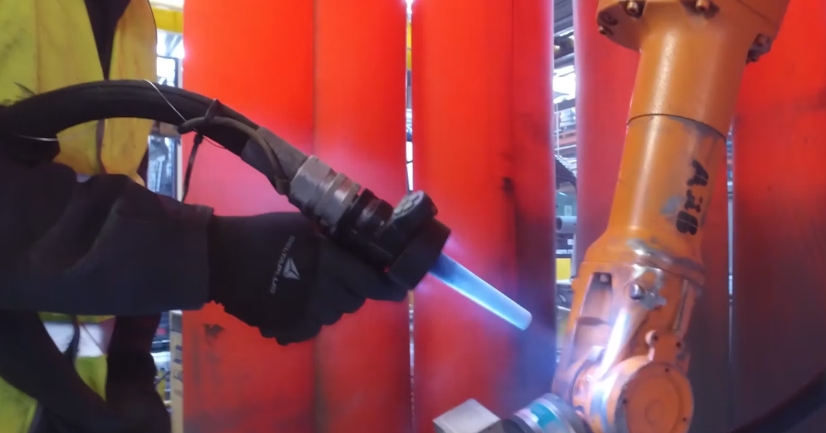 Realisatie: droogijsstralen lasrobots STAS Waregem | Comfort Cleaning